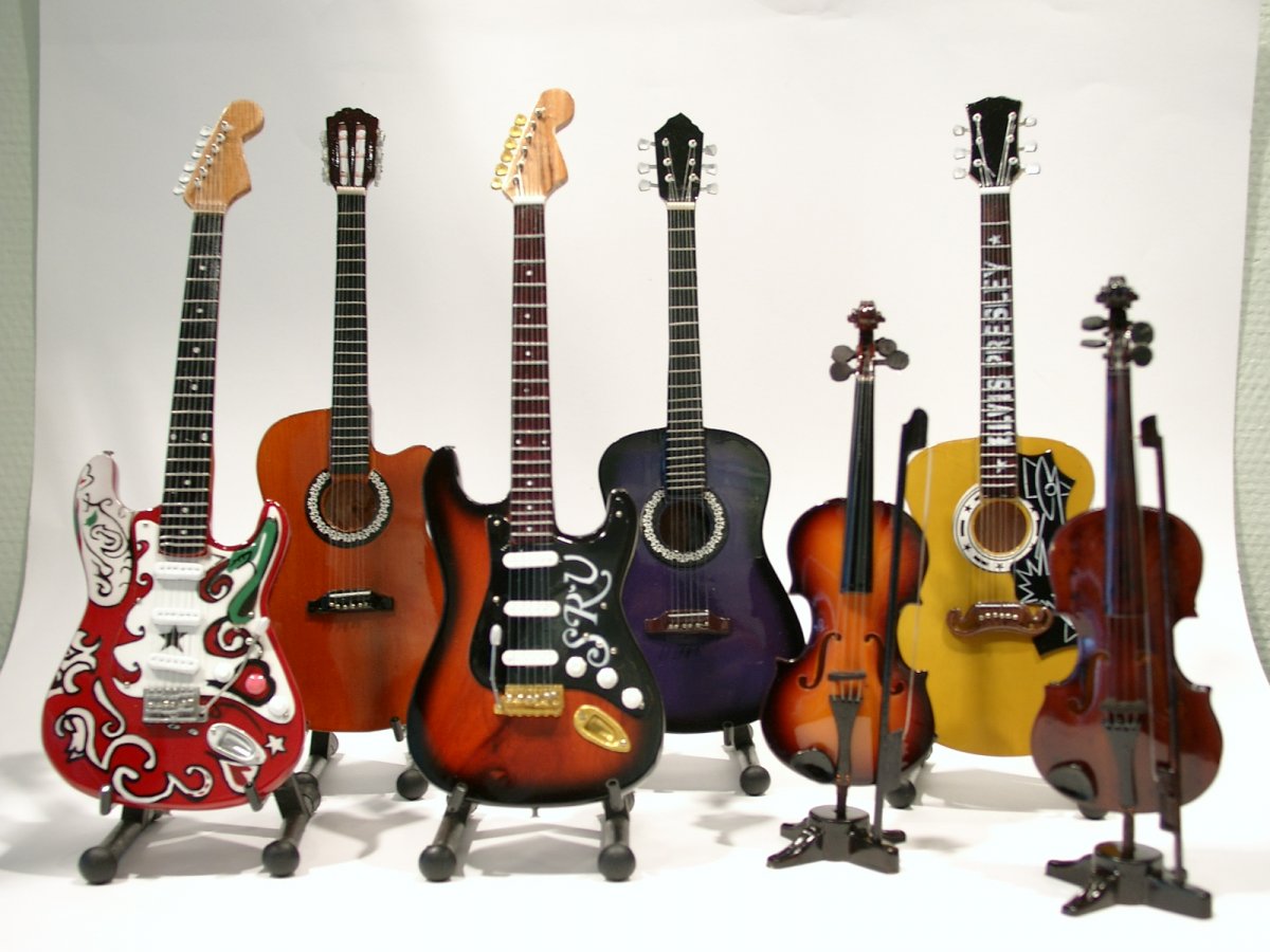 Mini Guitar - Ibsen Design