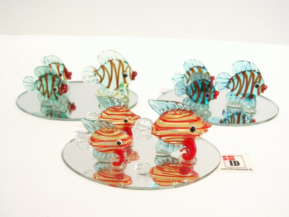 Fisk - 3 Mini Fisk På Spejl - 1 Sæt Med 3+3 Asst. - 5x8x3cm - Glaskunst ...
